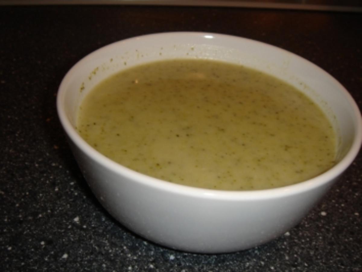 Broccolisuppe mit Broccoli und Zwiebel - Rezept mit Bild - kochbar.de