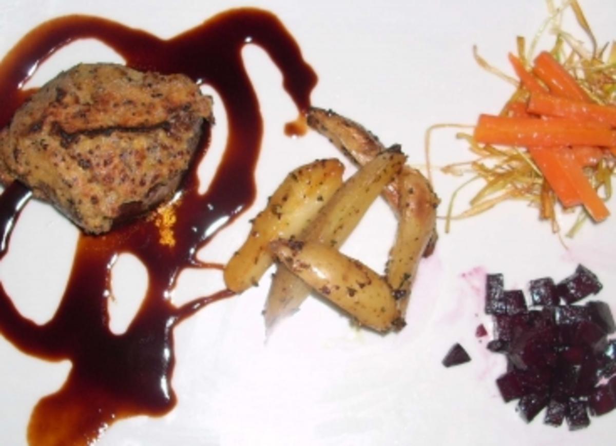 Rinderfilet Strindberg auf Sauce Noir an Kartoffeln und Gemüse - Rezept ...