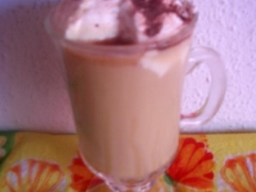 Eierlikör Kaffee mit Sahnehaube - schnell & einfach - 126 kcal/100g