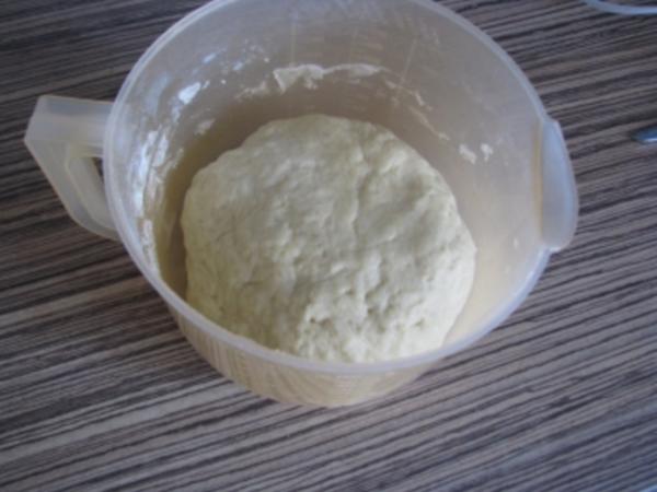 GRUNDREZEPT süßer Hefeteig - einfach - 287 kcal/100g
