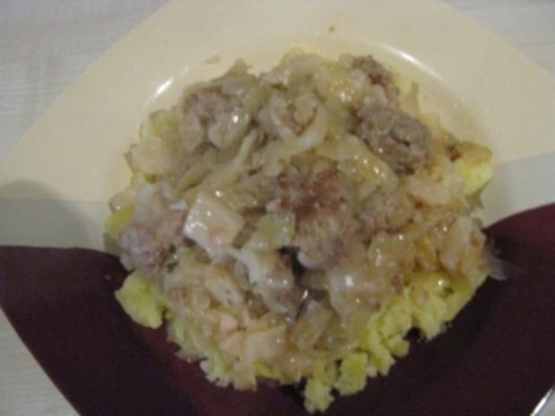 Schmorkohl Geschmortes Weißkrauf mit Salzkartoffeln - Rezept mit Bild ...