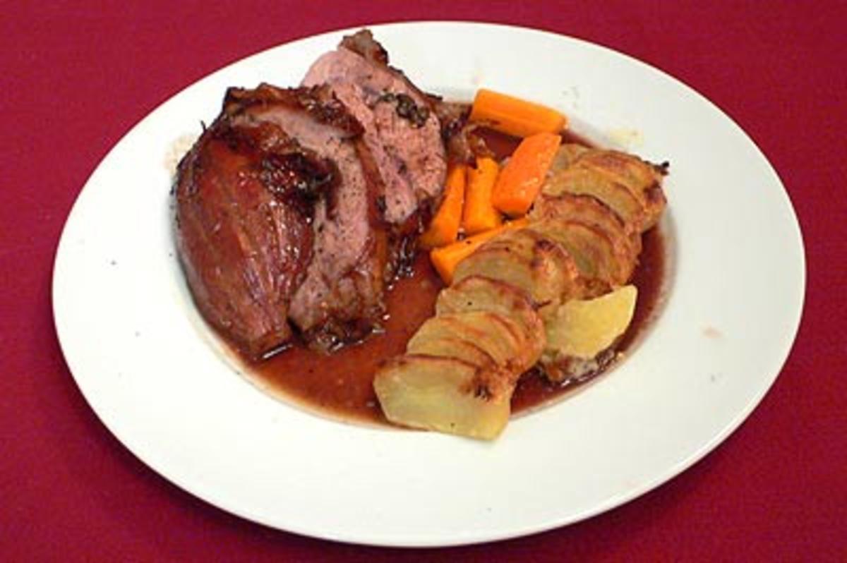 Kalbshaxe mit Kartoffelgratin - Rezept mit Bild - kochbar.de