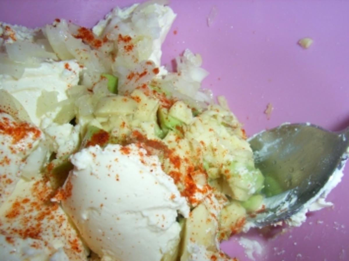 Aufstrich, deftig: Avocado Pâté mit Pistazien und Petersilie - einfach ...