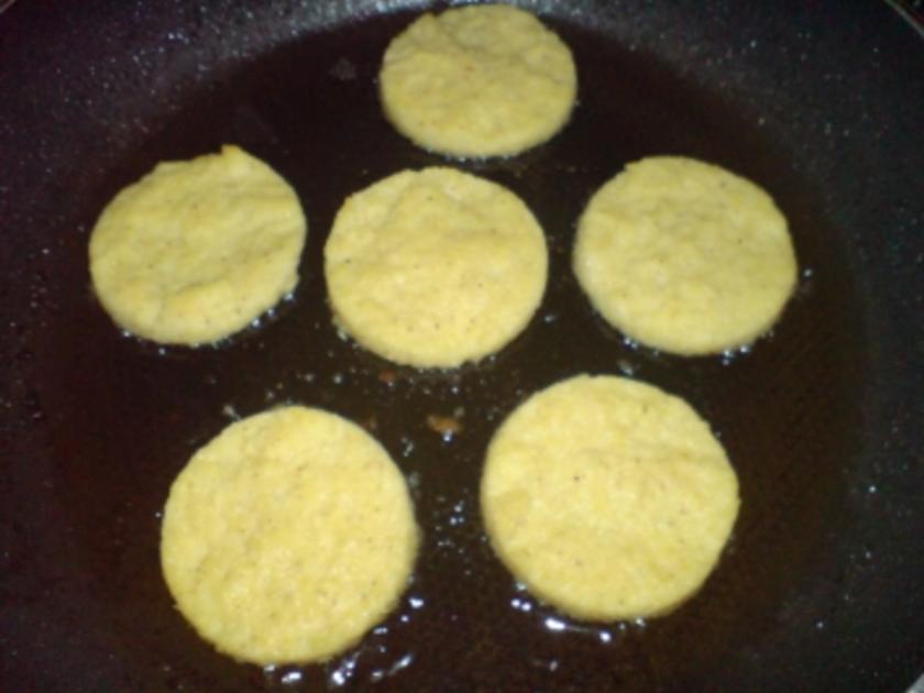 Schweinefilet mit Tomate Basilikum Kruste und Polentaplätzchen - von ...