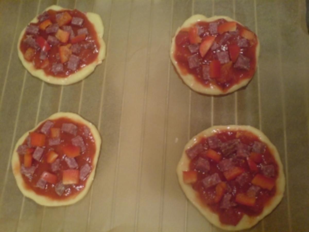 Mini Pizza - einfach - 557 kcal/100g
