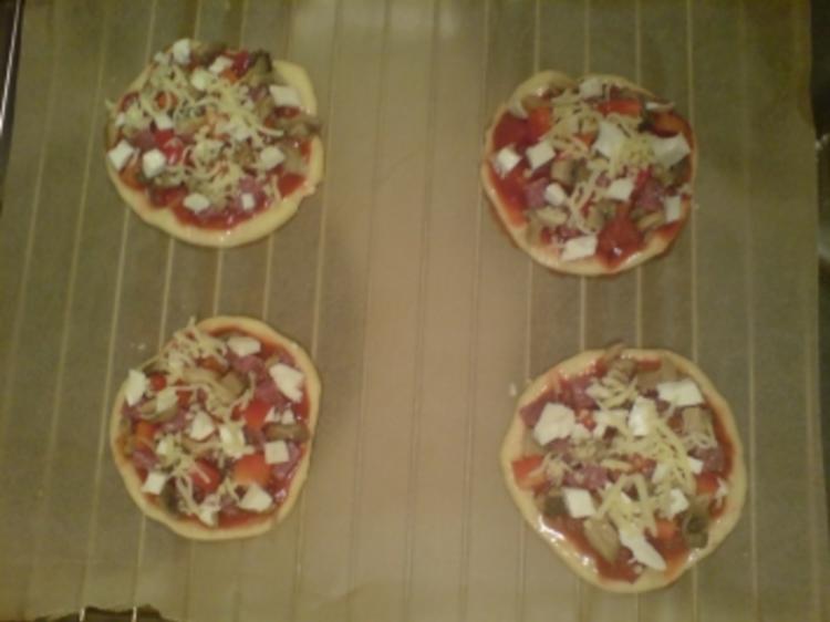 Mini Pizza - einfach - 557 kcal/100g