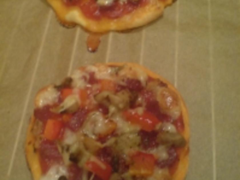 Mini Pizza - einfach - 557 kcal/100g