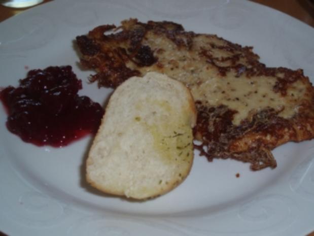 Mailänder Schnitzel mit Preiselbeeren - Rezept - kochbar.de