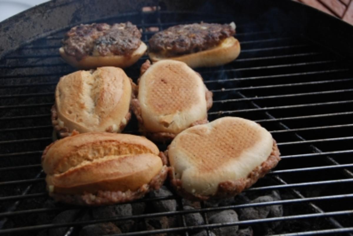 gegrillte Mettbrötchen - Rezept mit Bild - kochbar.de