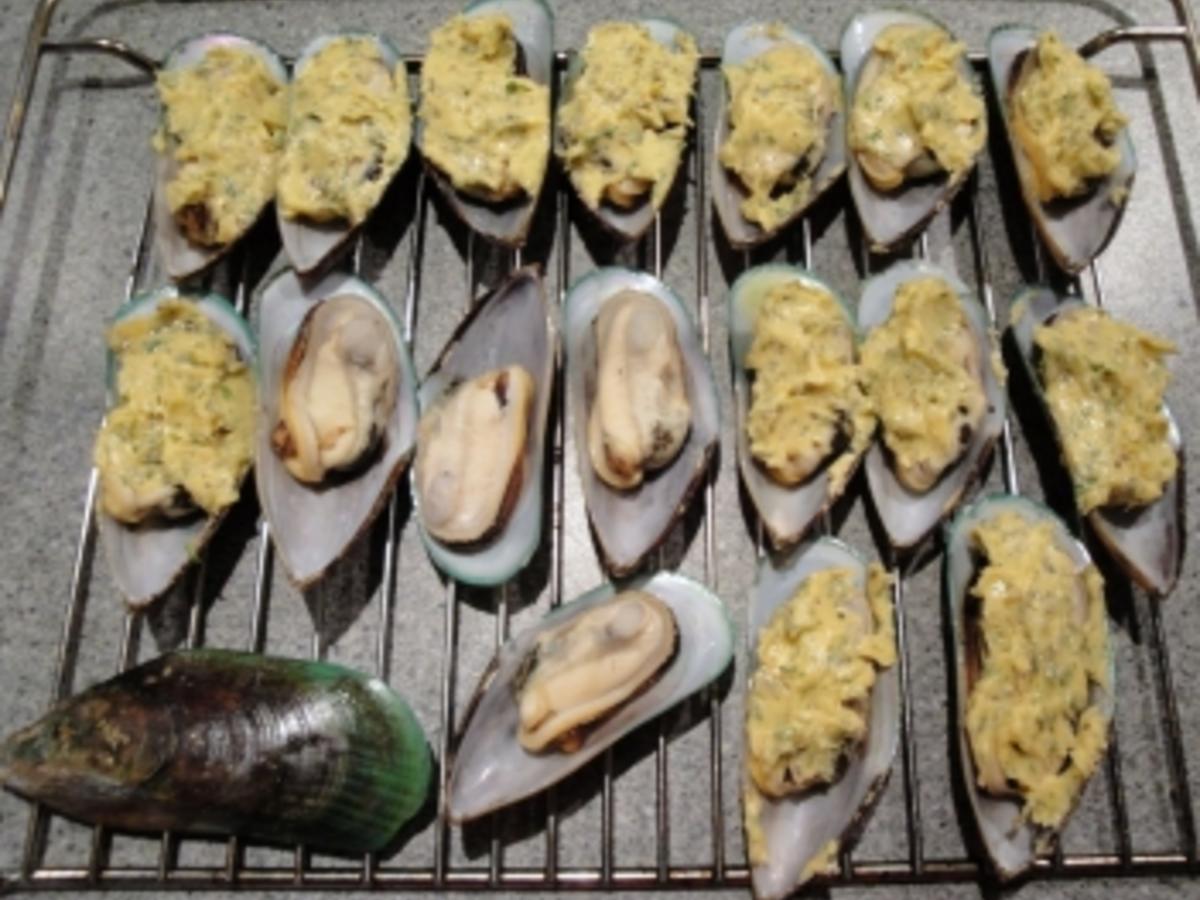 Greenshell Muscheln mit Kräuterbutter überbacken - einfach - von ...