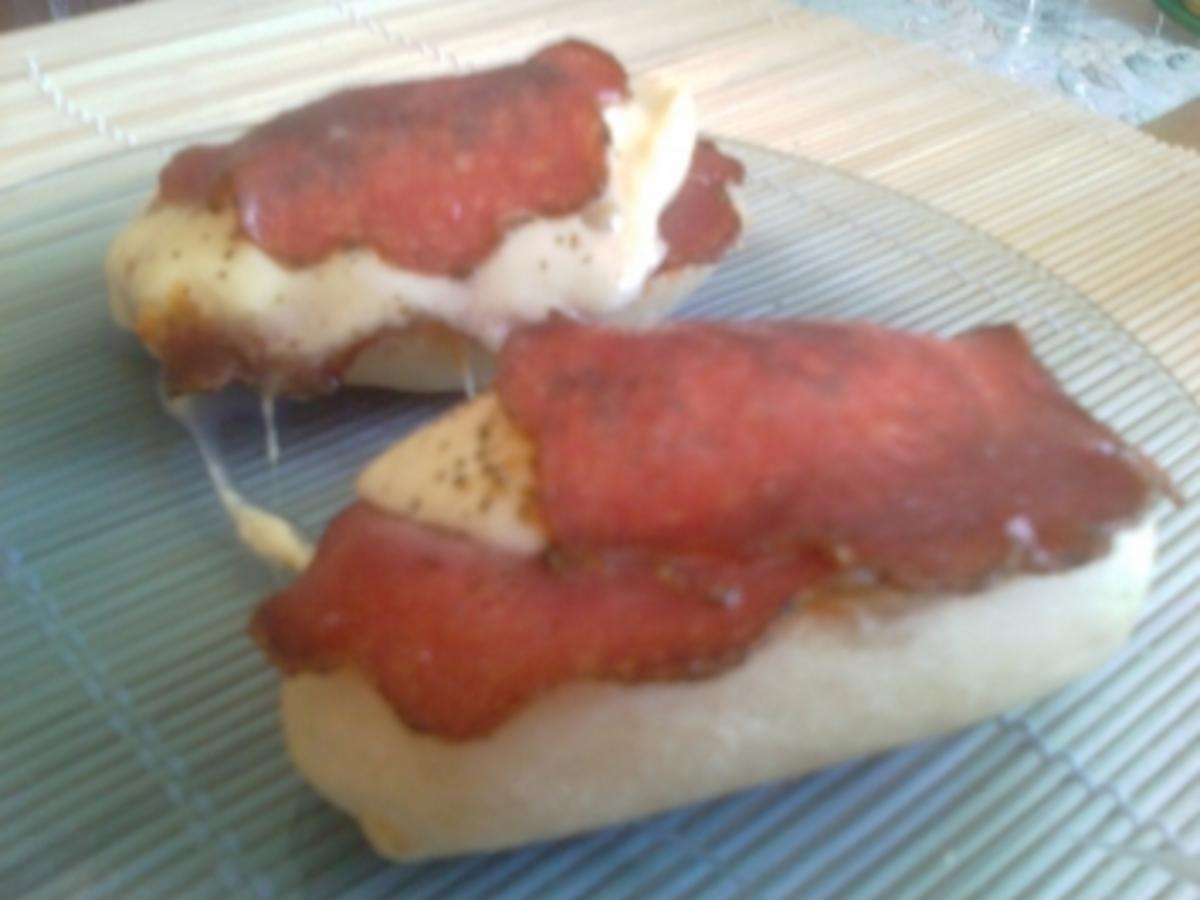 Schnelle Pizzabrötchen/ Pizzasemmeln - schnell & einfach - 276 kcal/100g