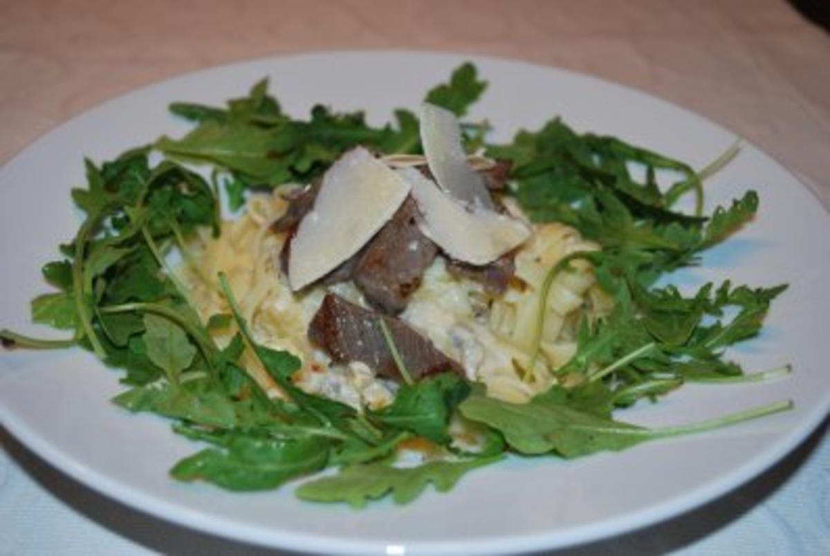 Rinderfiletspitzen mit Gorgonzolarahm auf Bandnudeln - Rezept - kochbar.de