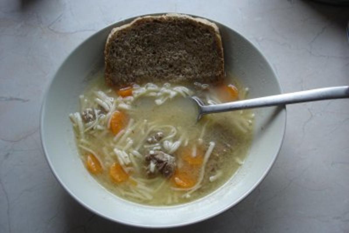 Rinderbrühe - Rindersuppe - Rezept mit Bild - kochbar.de