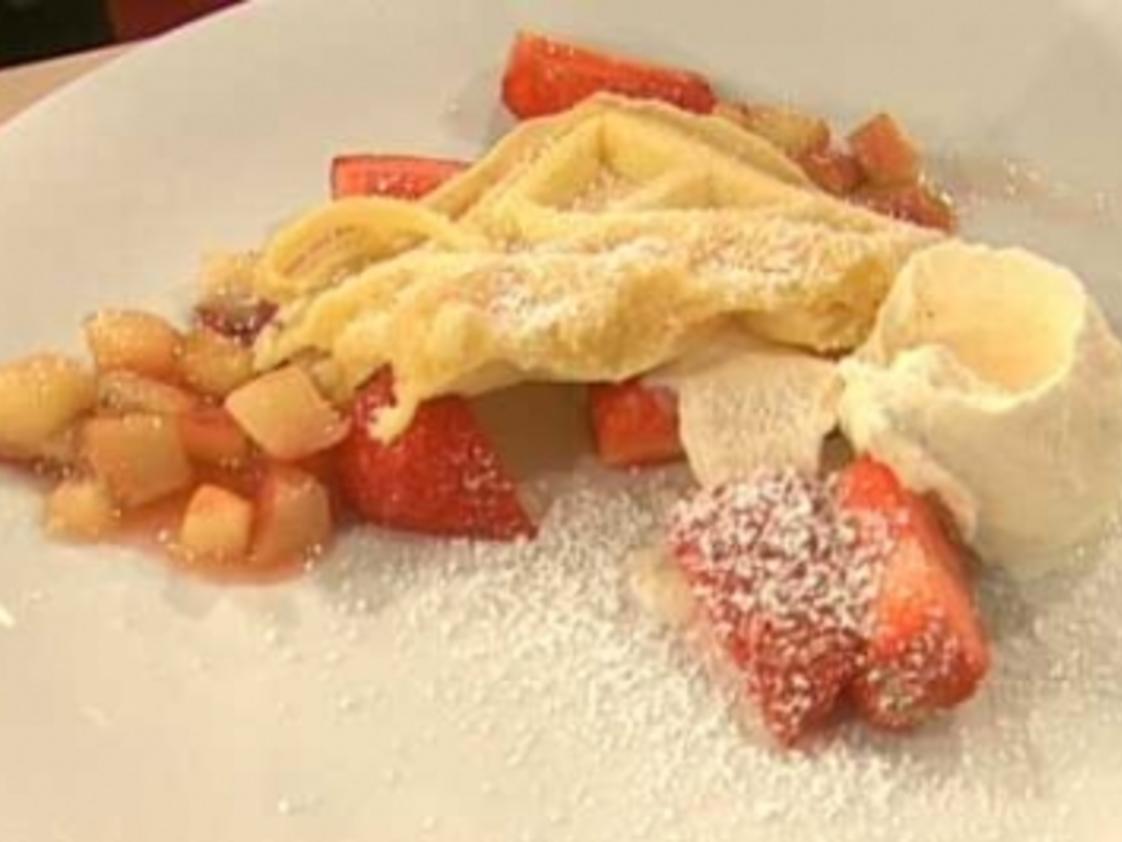 Frische Waffeln an Tonkabohneneis und Pfirsich a la Baudrexel - Rezept ...