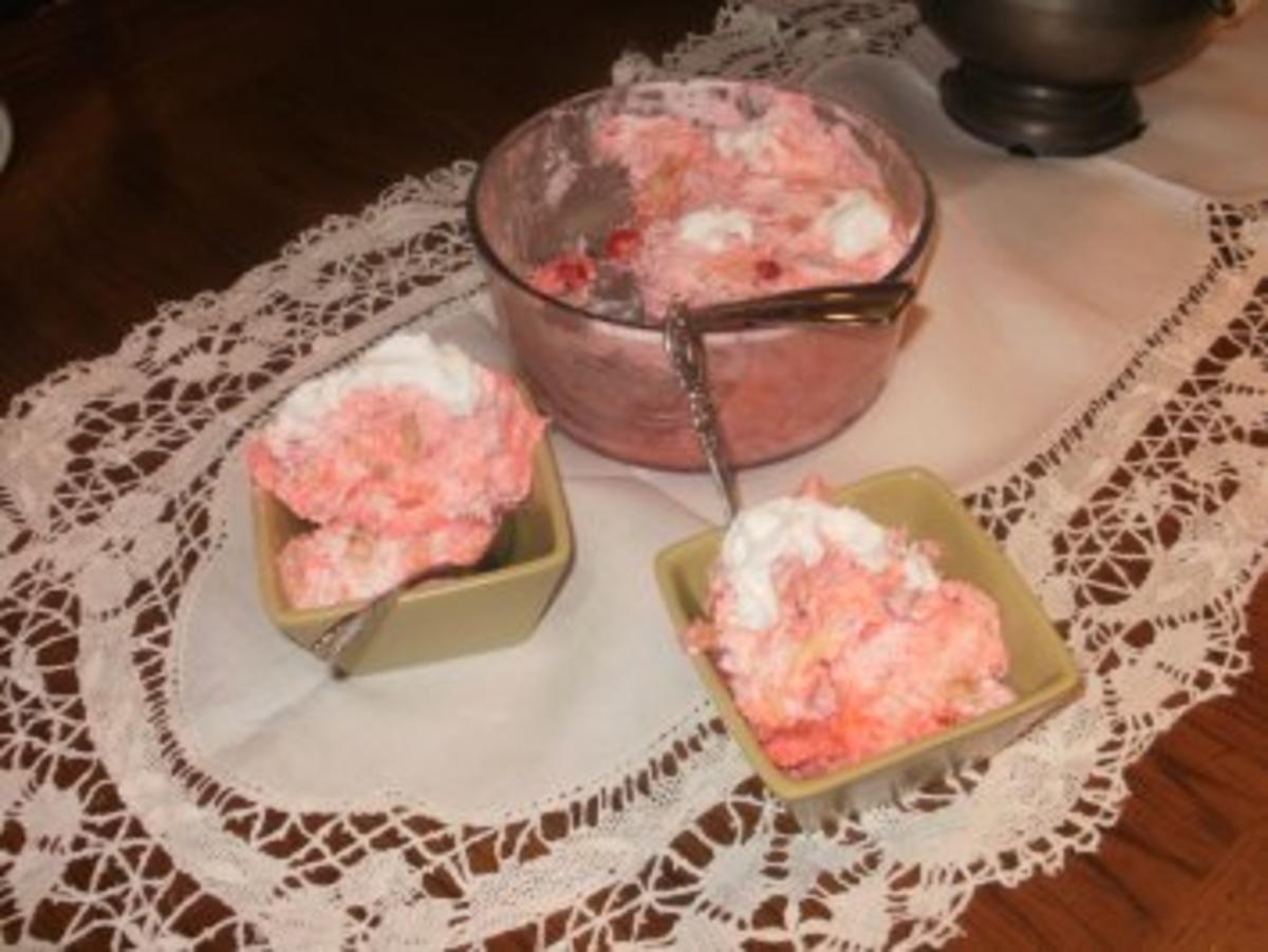 Obstsalat - Obst mit Schlagsahne und Nuesse - Einfach lecker - Rezept - kochbar.de