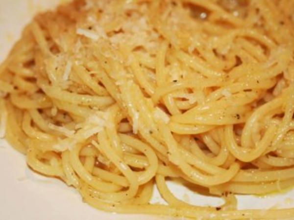 Spaghetti al burro e formaggio - schnell & einfach - 420 kcal/100g