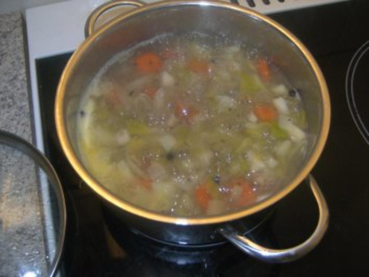 Fischsuppe frei nach Schn,,,,,,,,,,,,,, ;-) als kleine Vorsuppe ...
