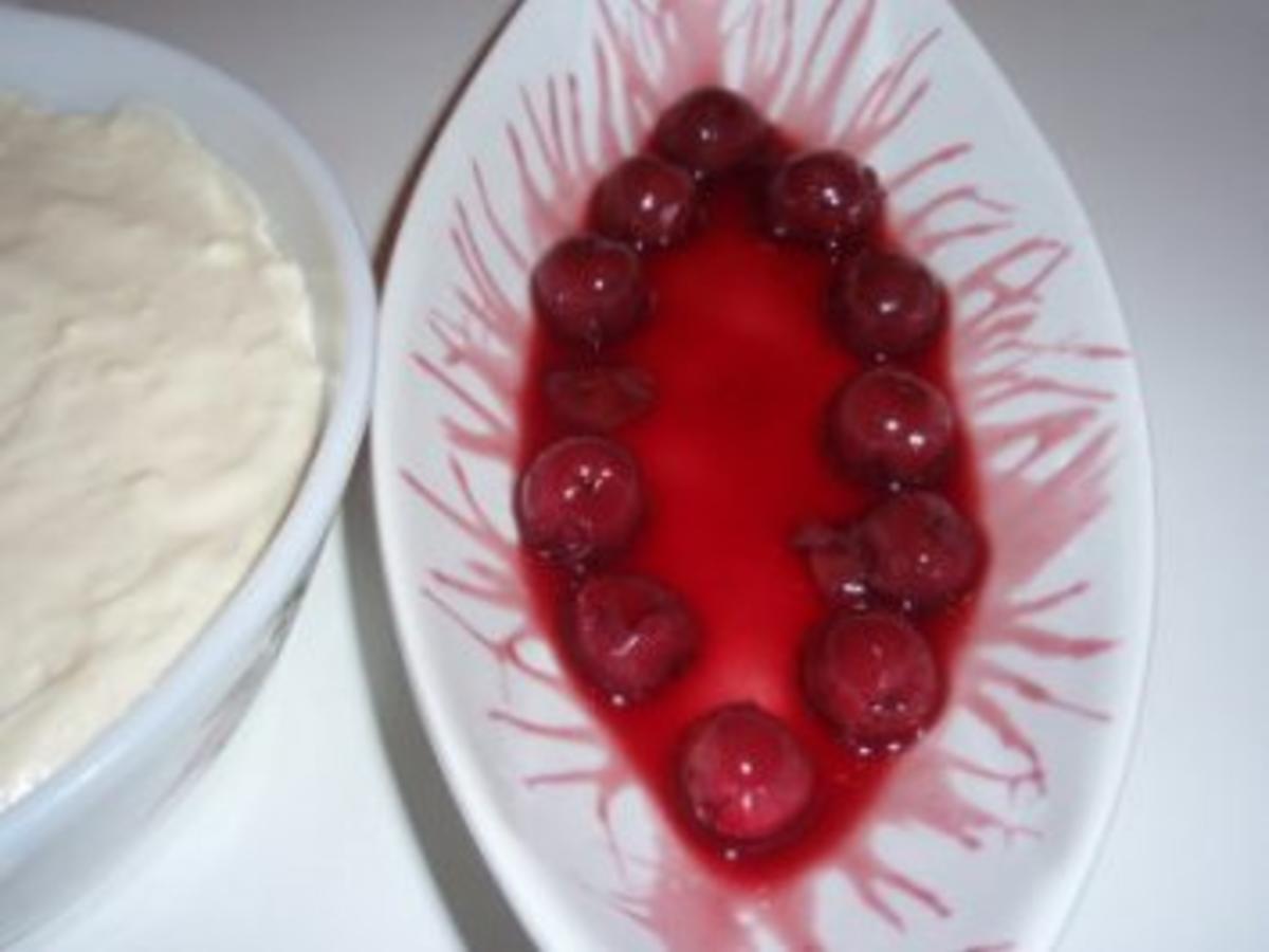 Dessert: Marzipan Mouse auf Zimt Kirschen - einfach - von caramaus