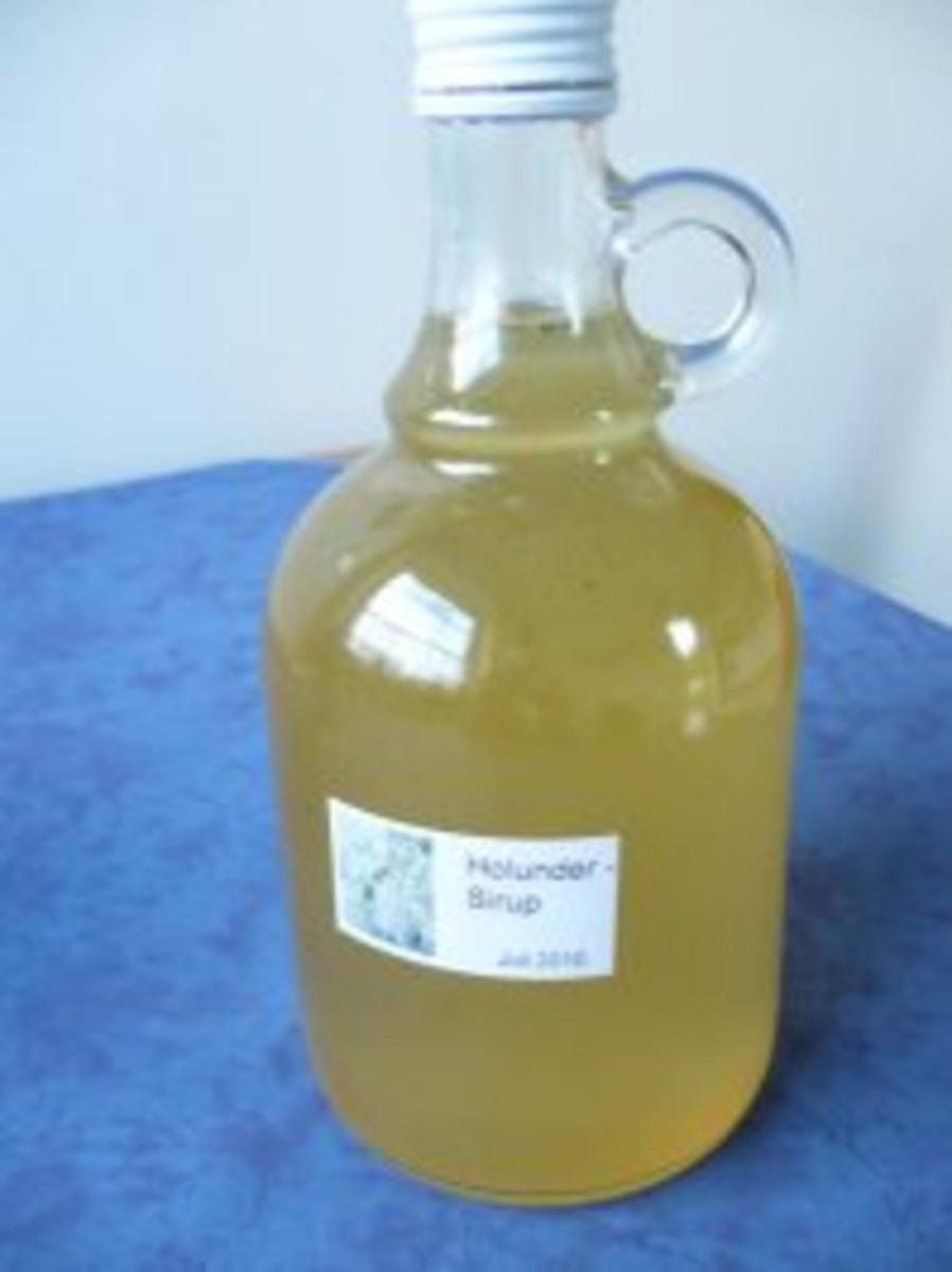 Holundersirup mit Zucker und Zitronensäure - Rezept mit Bild - kochbar.de