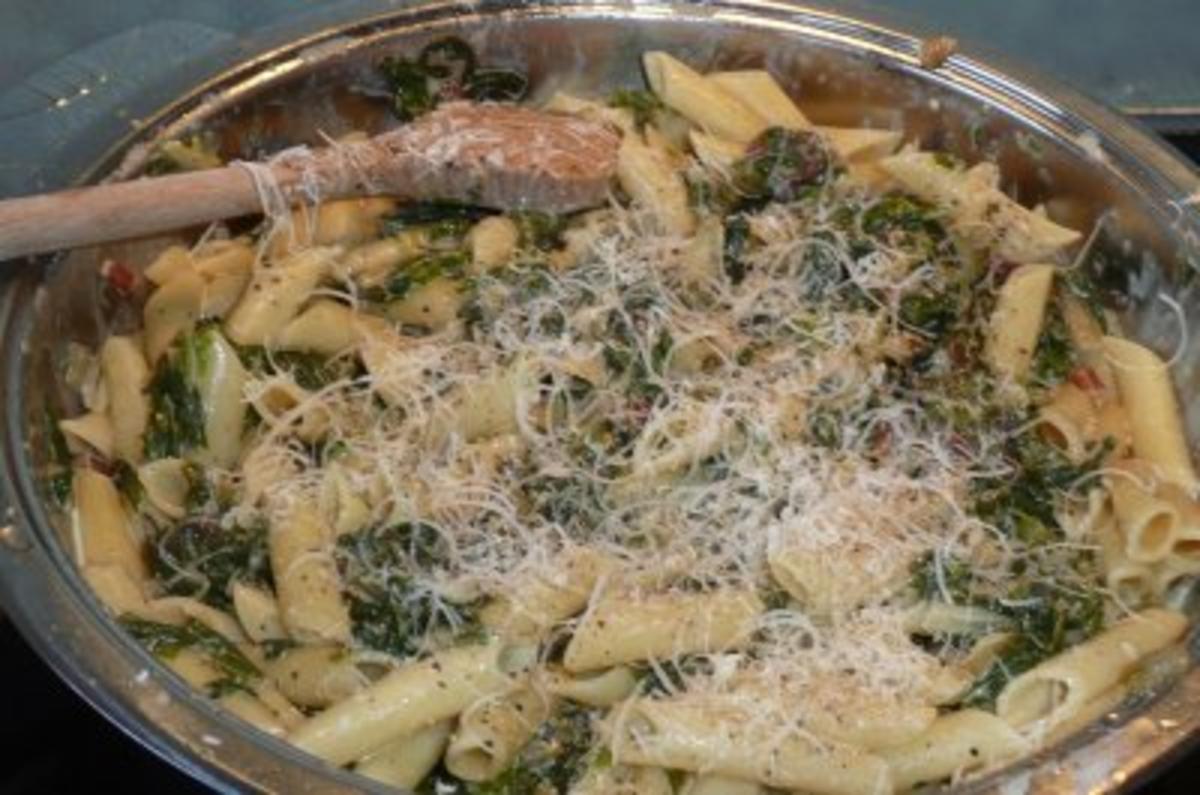 Pasta: Mangold - Nudelpfanne - Rezept mit Bild - kochbar.de