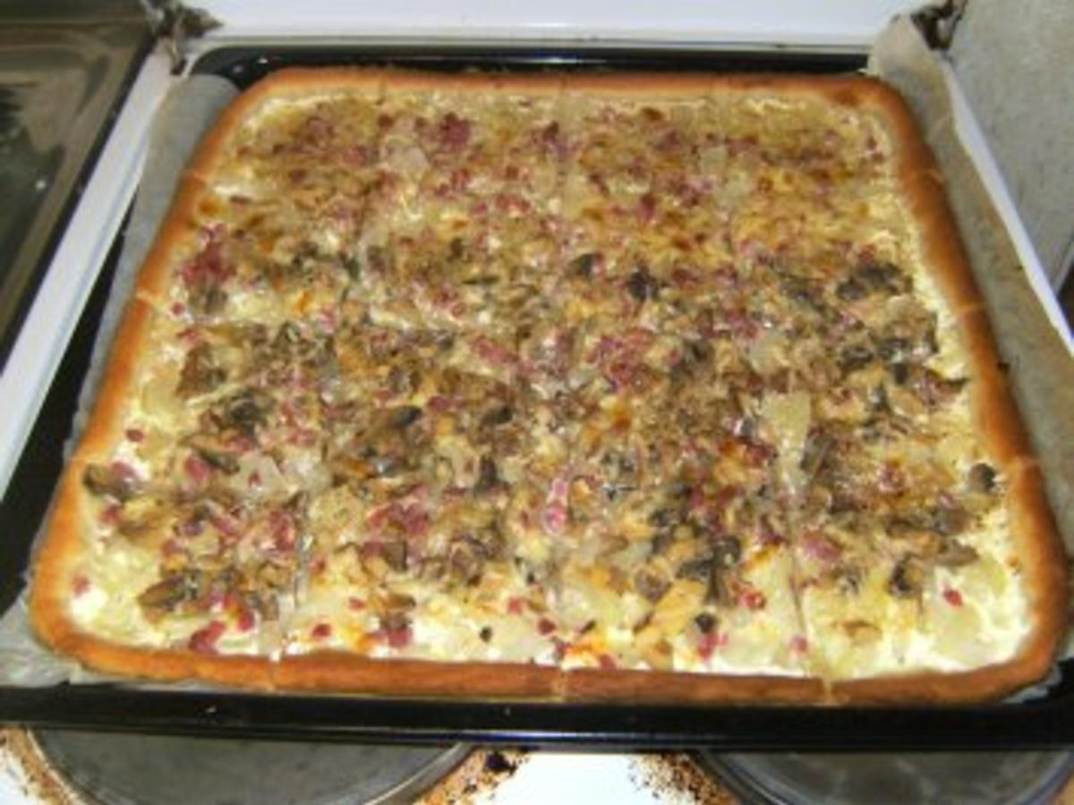 BLECHKUCHEN Intermezzo -Pizza - einfach - 260 kcal/100g