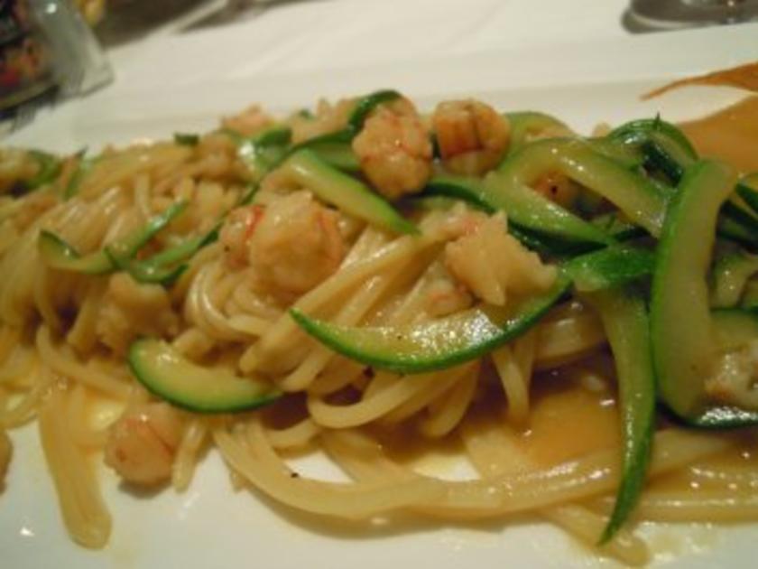 Spaghetti mit Scampi und Zucchini - einfach - von emari