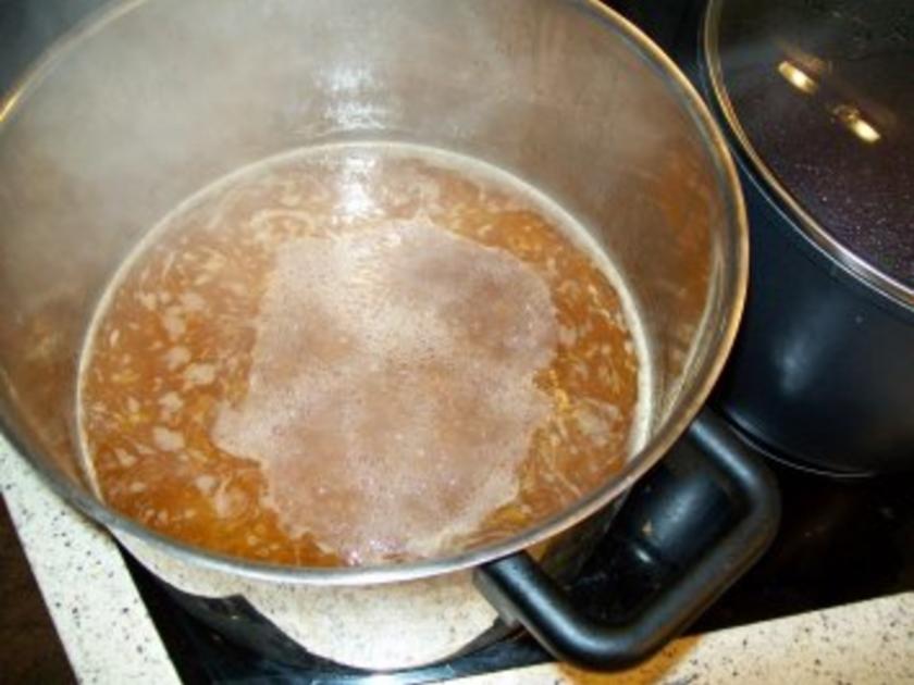 Entenbraten mit Klößen und Rotkohl - 116 kcal/100g