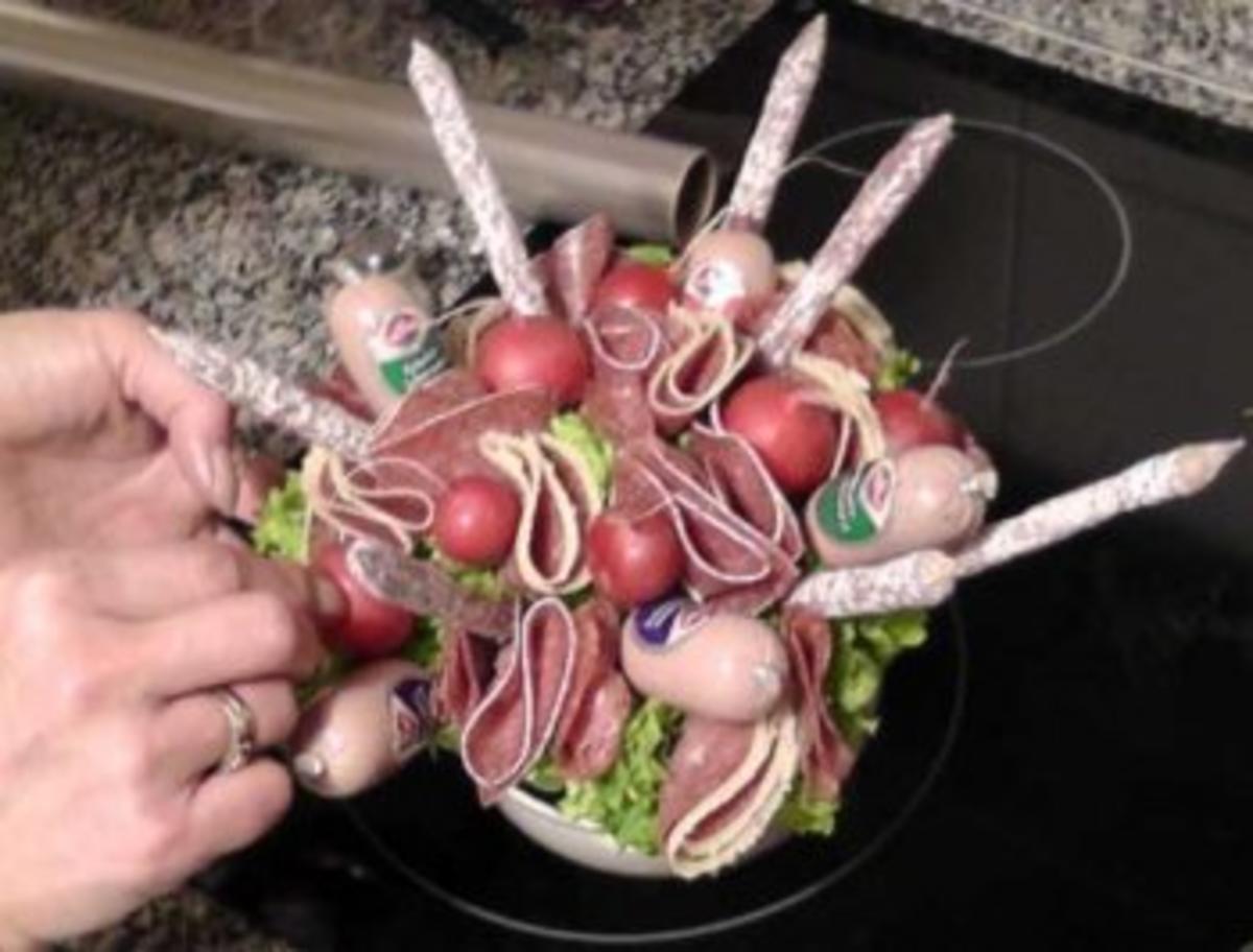 Wurstblumenstrauss \"Silvester\" - Rezept - kochbar.de