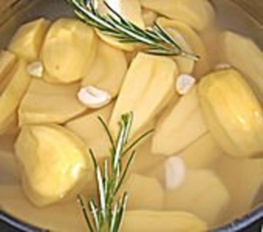 Knoblauchkartoffeln mit vorwiegend festkochende Kartoffeln und ... Knoblauchkartoffeln mit vorwiegend festkochende Kartoffeln und ...