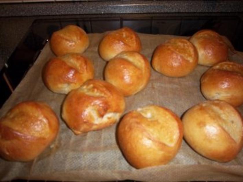 Unsere besten Semmeln - einfach - 223 kcal/100g