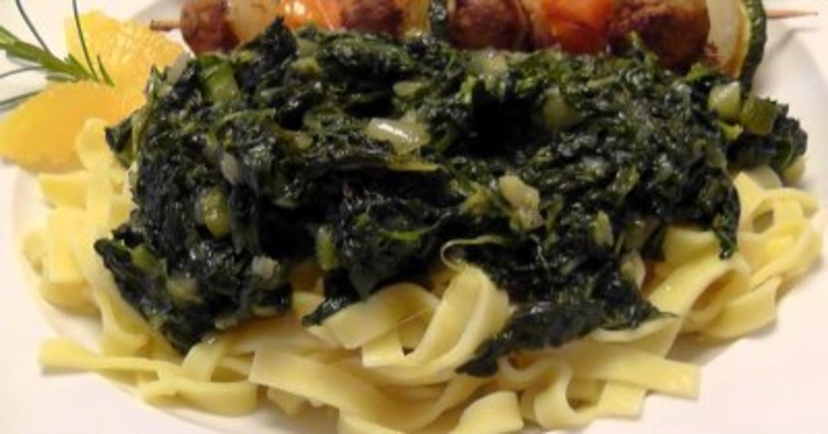 Blattspinat auf Bandnudeln - Rezept mit Bild - kochbar.de
