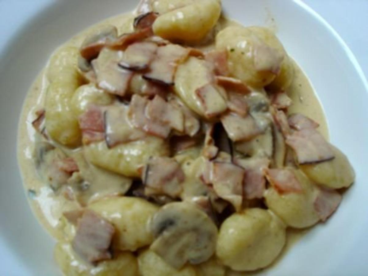 Gnocchi mit Frischkäsesauce - schnell & einfach - 541 kcal/100g