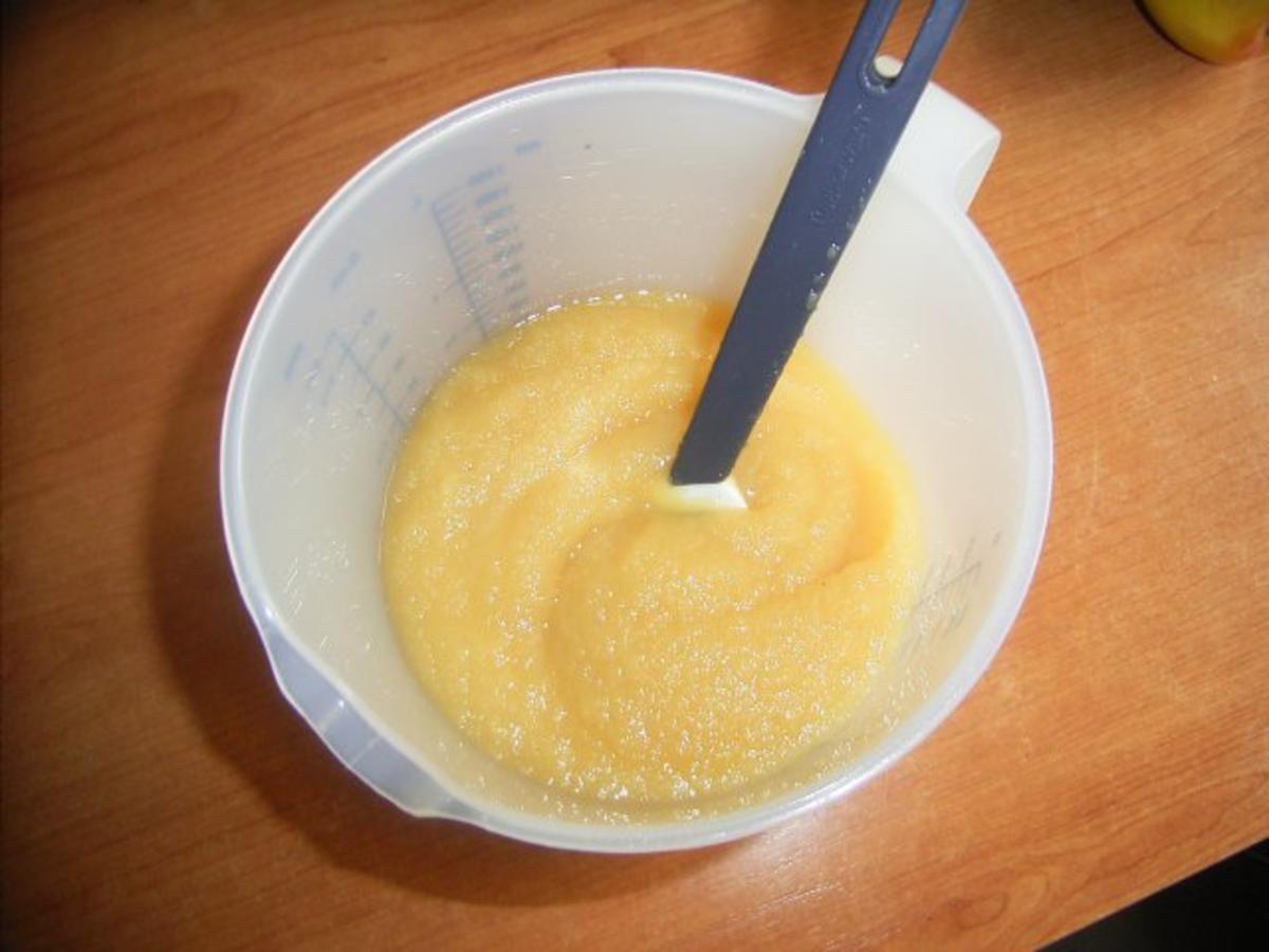 Apfelmus -Kuchen - schnell & einfach - 338 kcal/100g