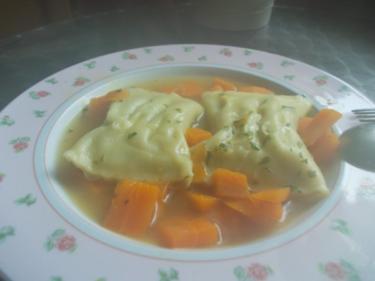 Maultaschensuppe mit Gemüsefüllung - schnell & einfach - von marzisz1962