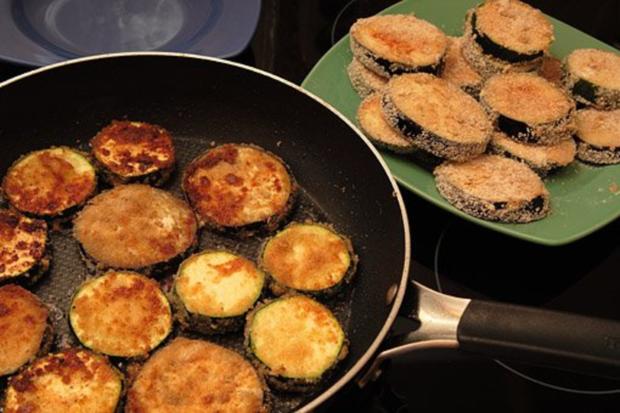 Paniertes Gemüse - Auberginen und Zucchini - Rezept - kochbar.de