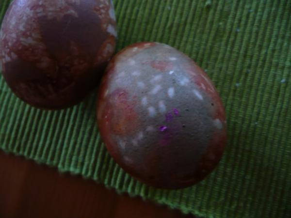 Ostereier färben und kochen - schnell & einfach - 10 kcal/100g