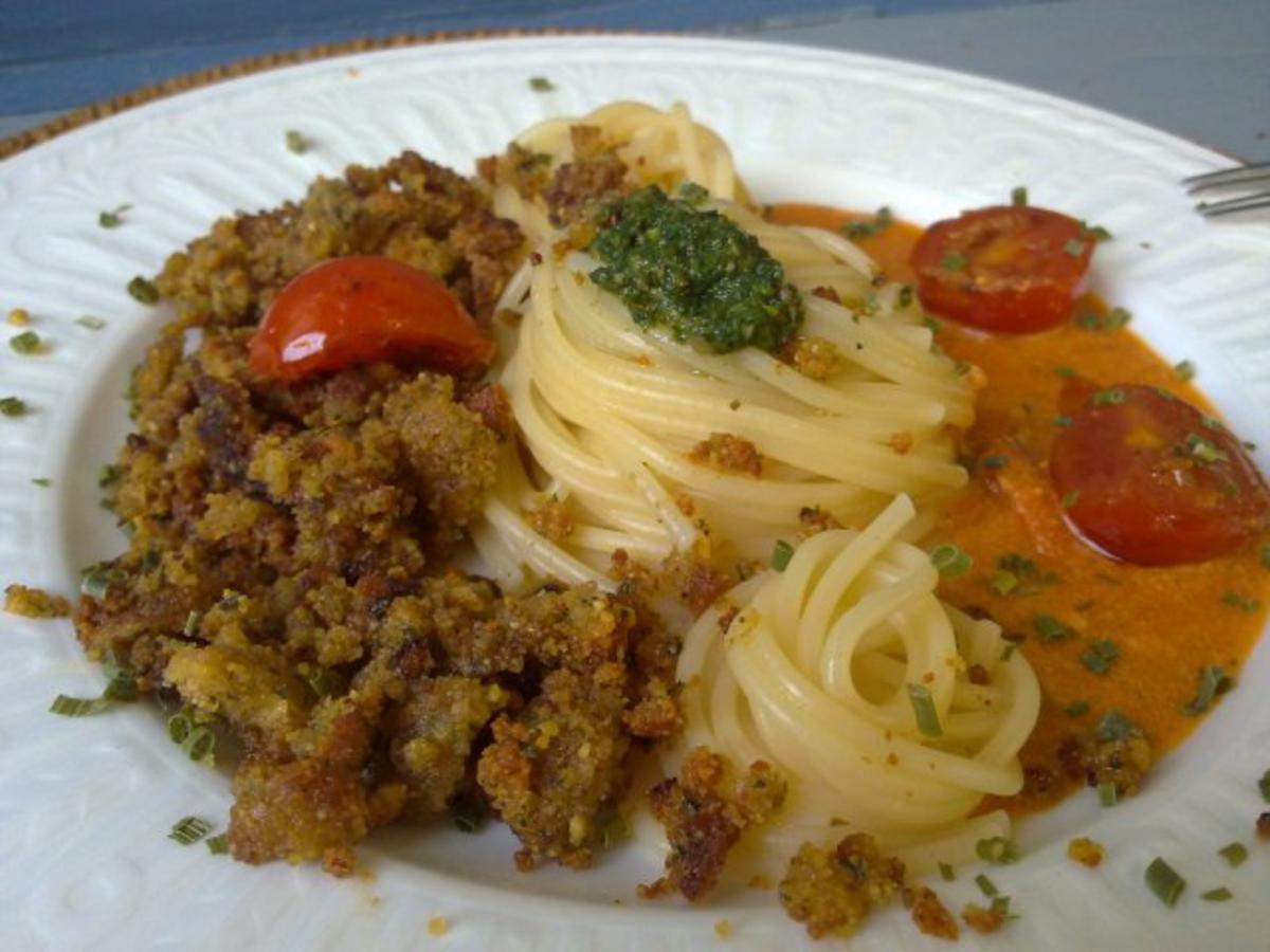 Pasta mit knuspriger Falafel-Bolognese - Rezept - kochbar.de