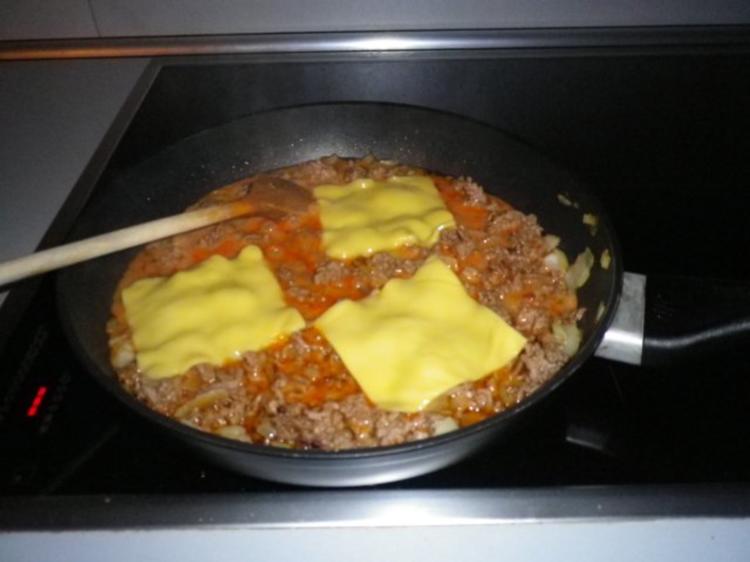 Tomaten Haschee mit Nudeln - schnell & einfach - von Angi54