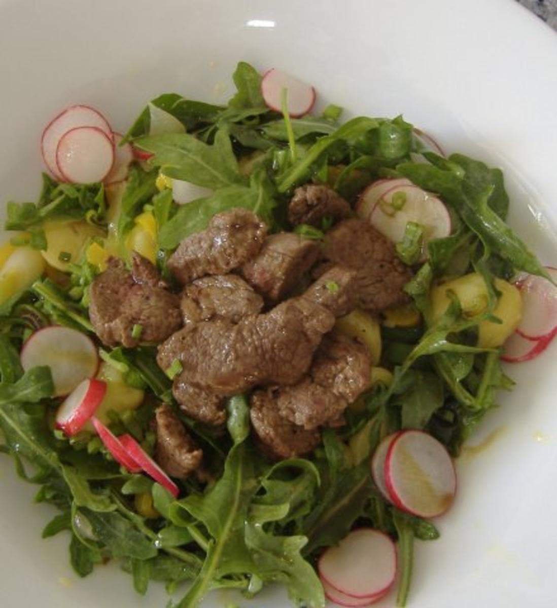 Frühlingssalat mit Rinderfiletspitzen - Rezept - kochbar.de