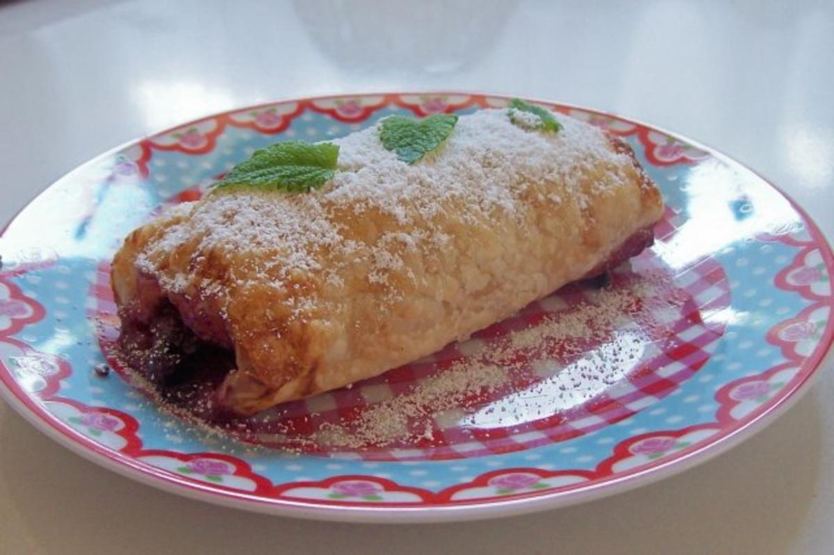 Kleine Apfel-Mango-Strudel mit Zitronencreme - Rezept - kochbar.de