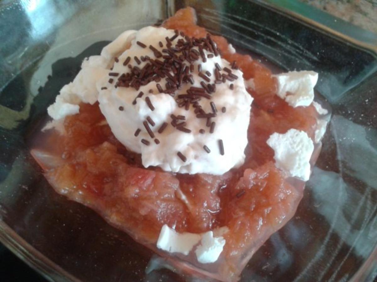 Rhabarber Dessert - schnell & einfach - 138 kcal/100g