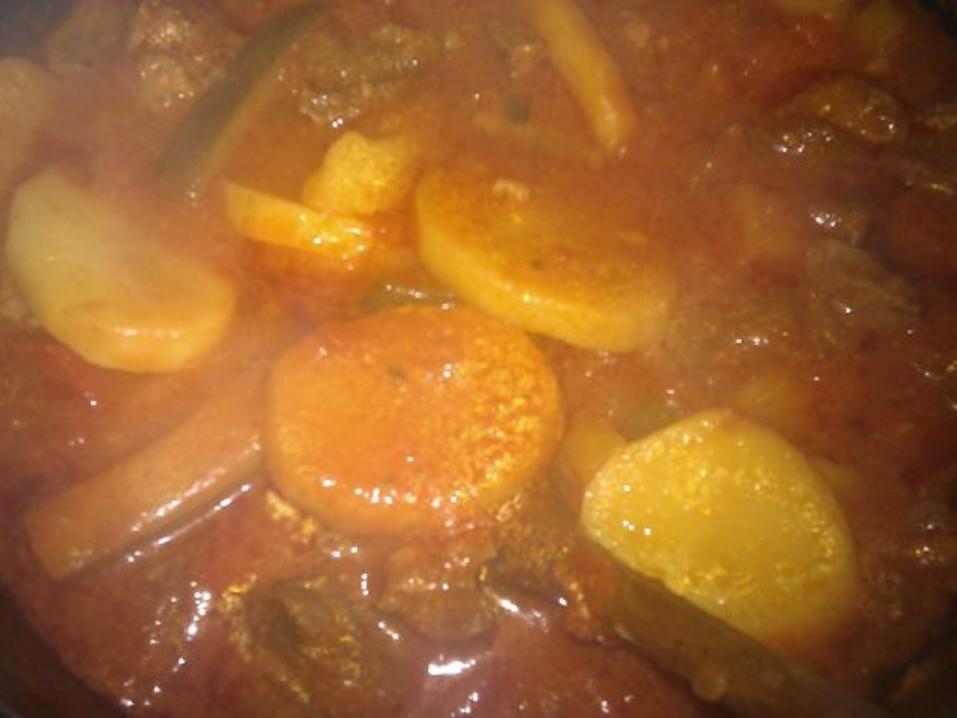 Somalische Pasta Soße Suugo Bilder - von ifka27