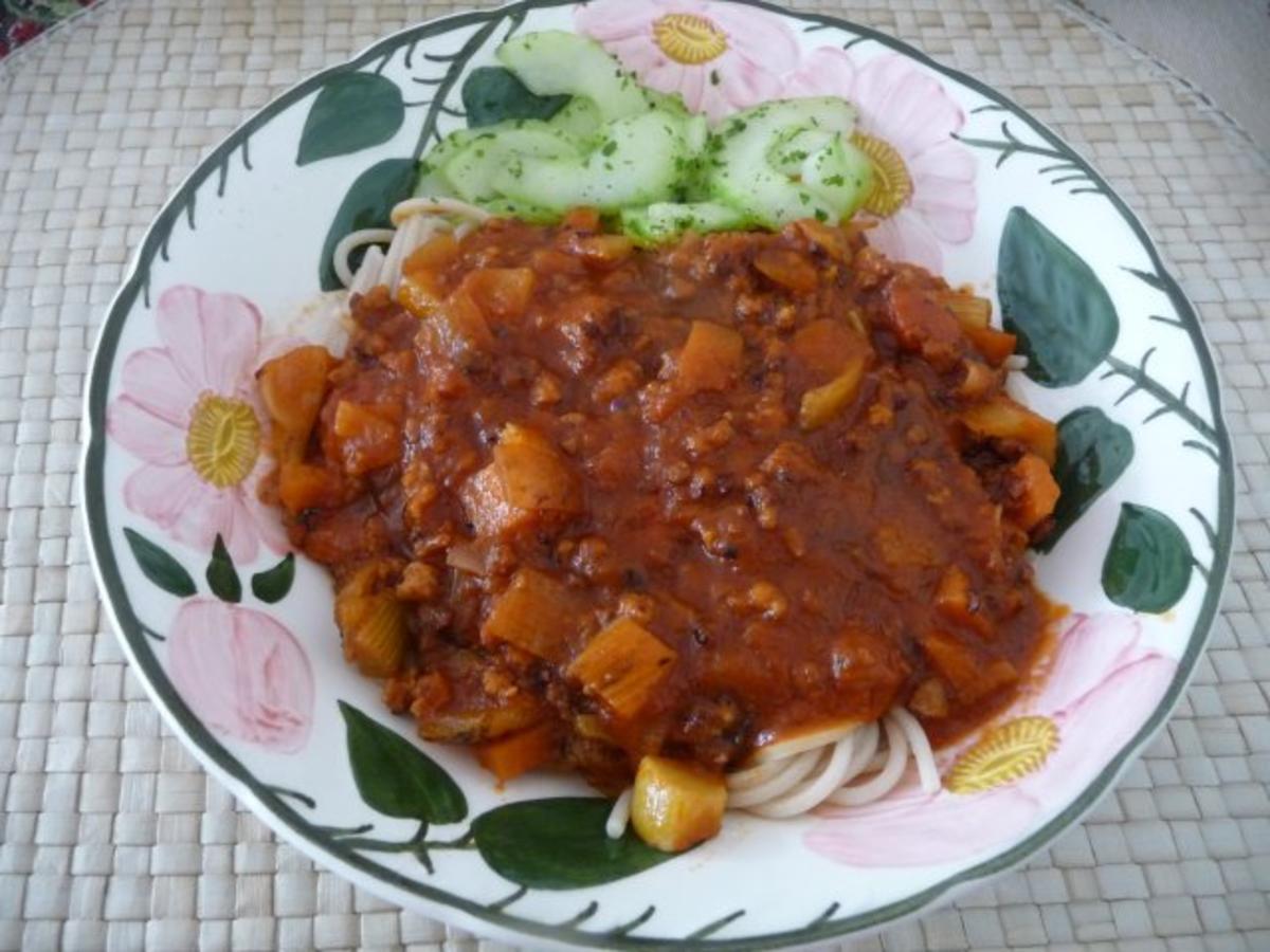 Fleischlos : Soja-Bolognese mit Reisnudeln - Rezept - kochbar.de