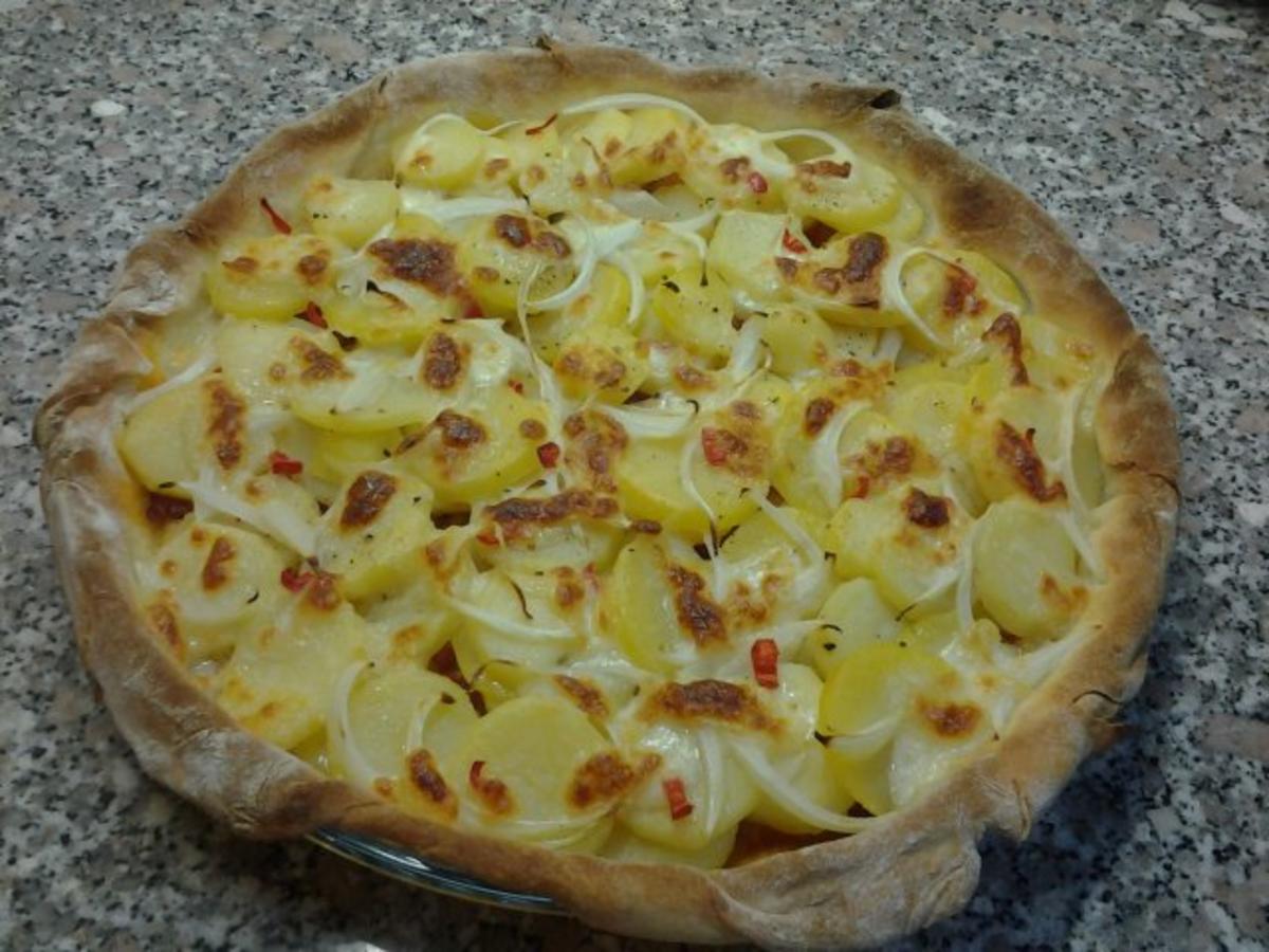 Pikante Kartoffel Pizza - einfach - 147 kcal/100g