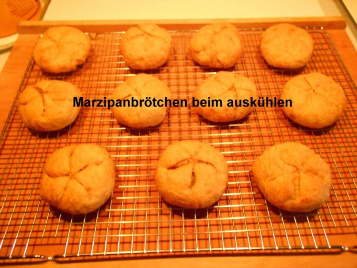 Marzipan- Brötchen - Rezept mit Bild - kochbar.de