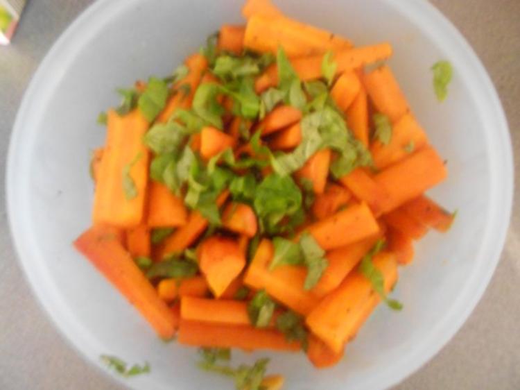 Möhrensalat einmal anders vegetarisch - schnell & einfach - 541 kcal/100g