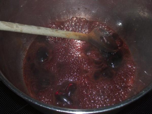 Süßspeisen: Pflaumen Tonkabohnen Crumble mit Orangencreme - einfach ...