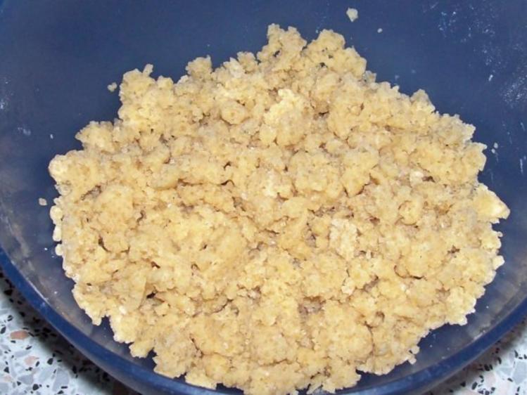 Süßspeisen: Pflaumen Tonkabohnen Crumble mit Orangencreme - einfach ...