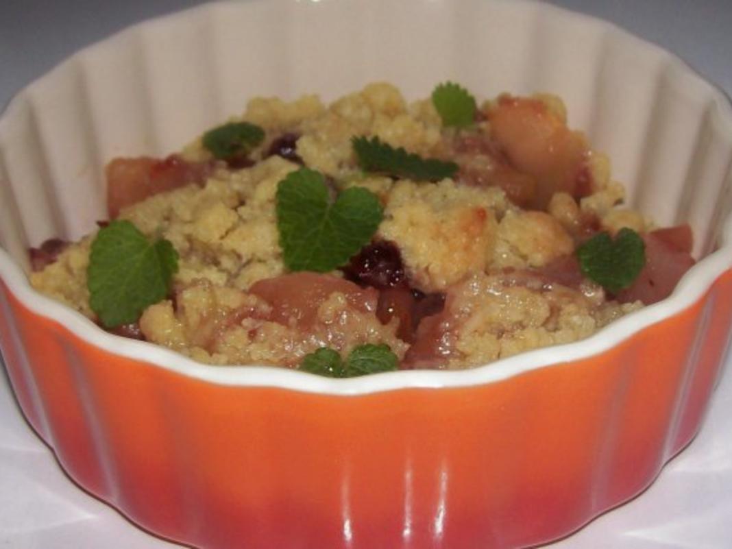 Dessert: Lebkuchen Crumble mit Apfel, Birne und Preiselbeeren - einfach ...