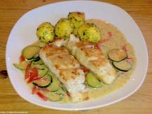 Schellfischfilet gebraten mit Zucchini - schnell & einfach - 78 kcal/100g